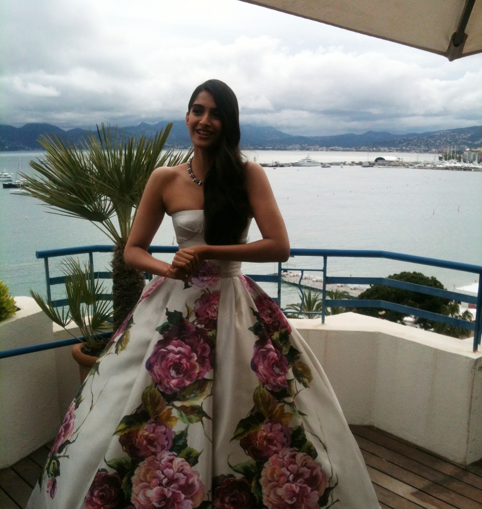 Sonam flaunts voluminous D&G gown at Cannes - Hill Post